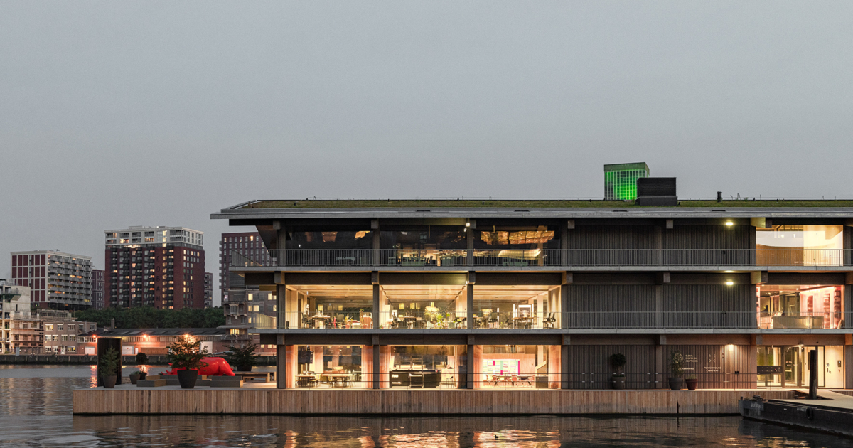 Floating Office Rotterdam: klimaatbestendig en energieneutraal - DWA